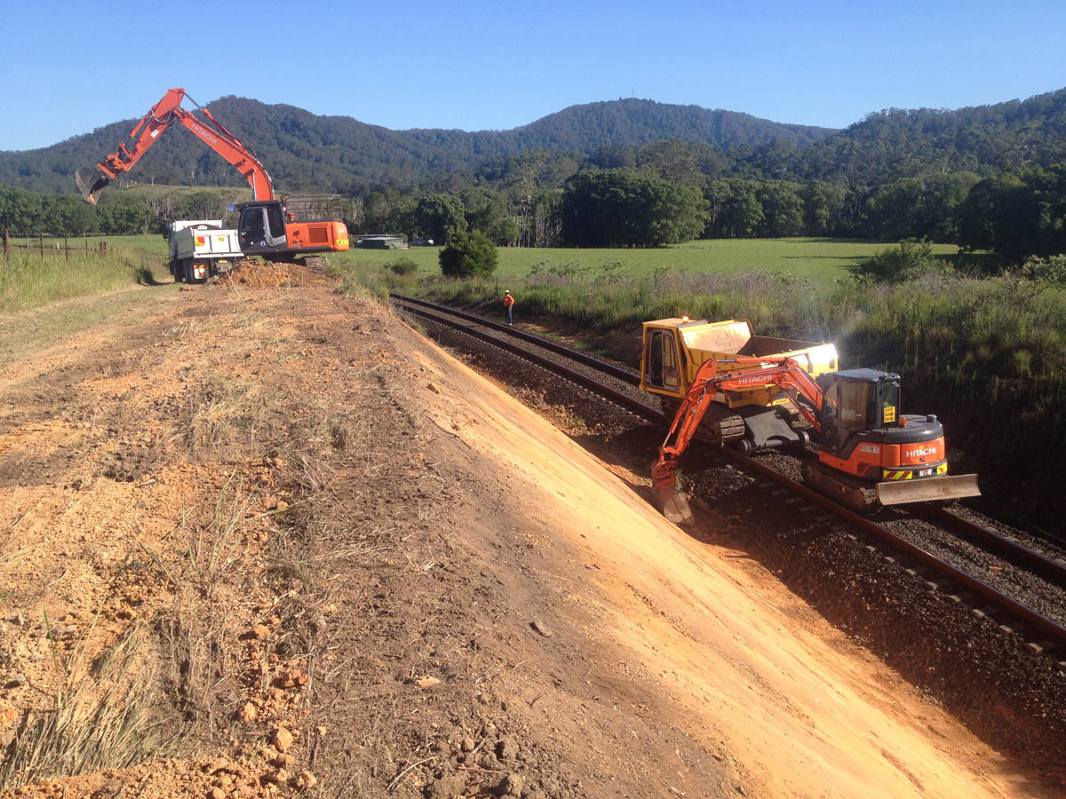 On Track and Off Track Rail Earthmoving with Fortade